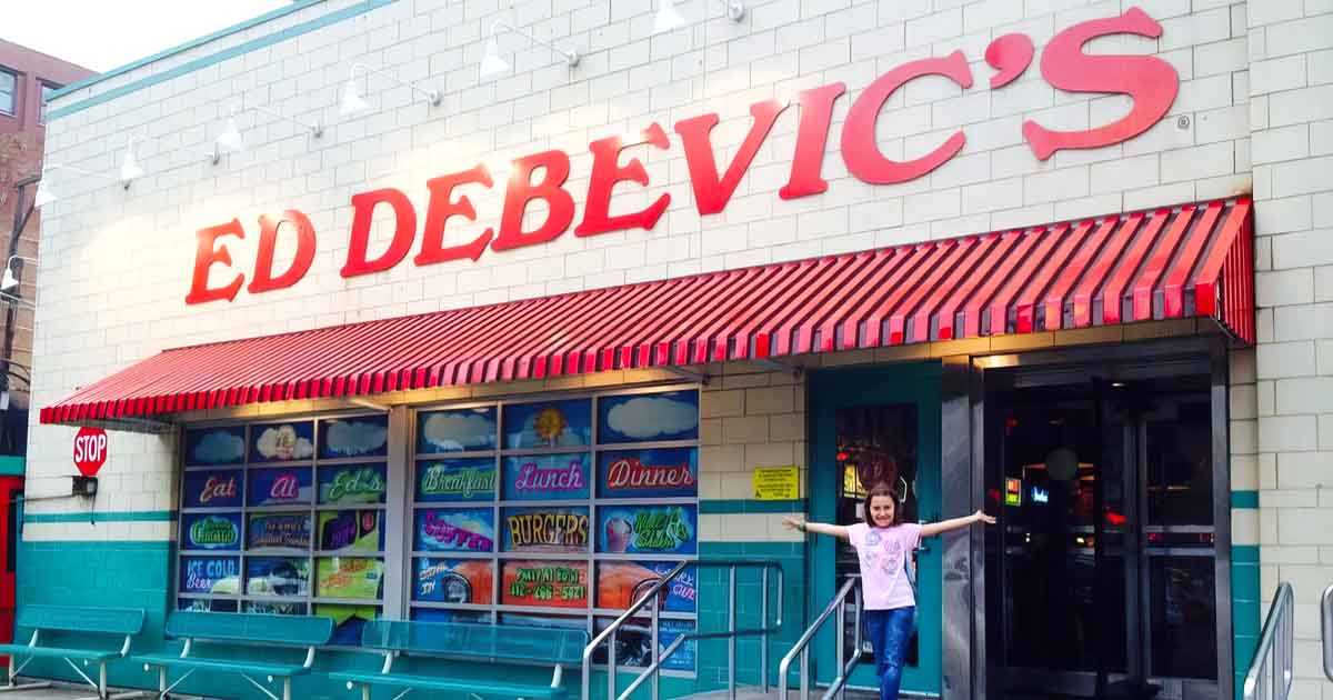 This Funky Throwback Diner In Illinois Is Unlike Anywhere Else You've ...