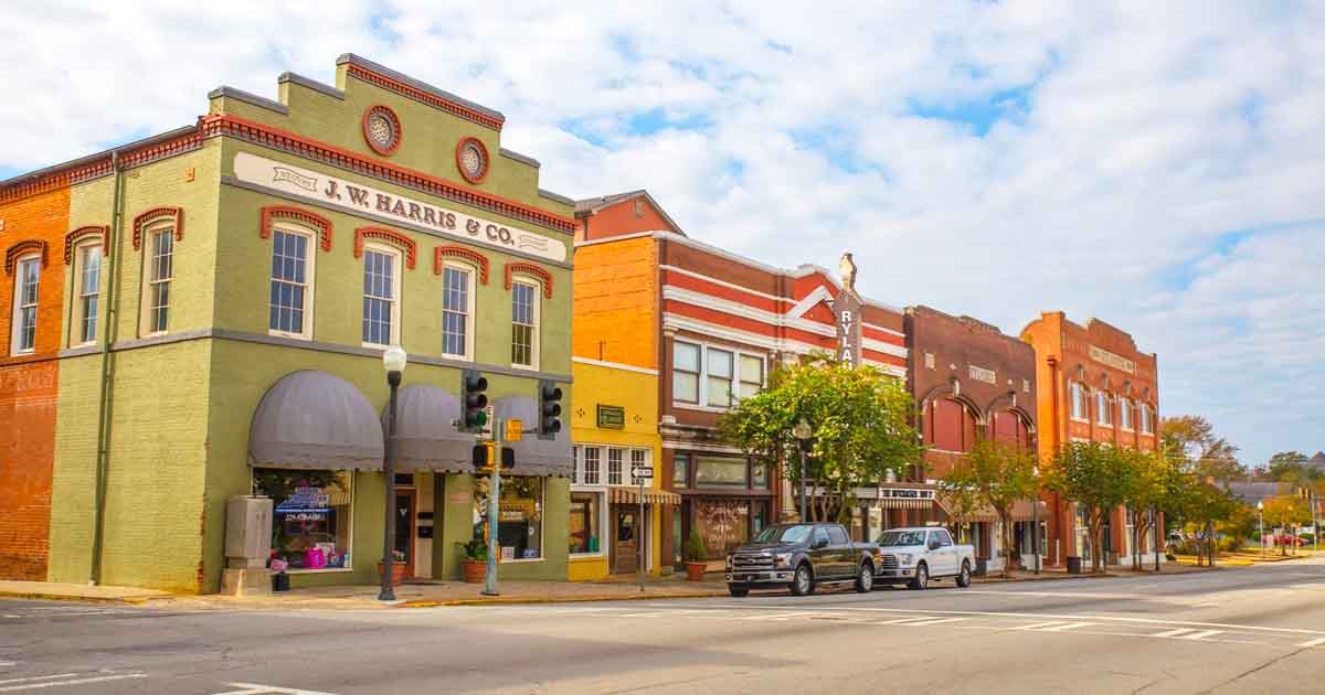 This Picture-Perfect Town In Georgia Is Every Retiree's Dream Come True