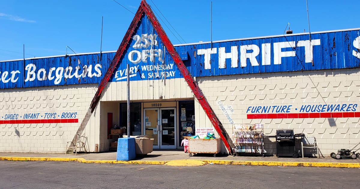 The Gigantic Thrift Store In Oregon That Bargain Hunters Are Obsessed With