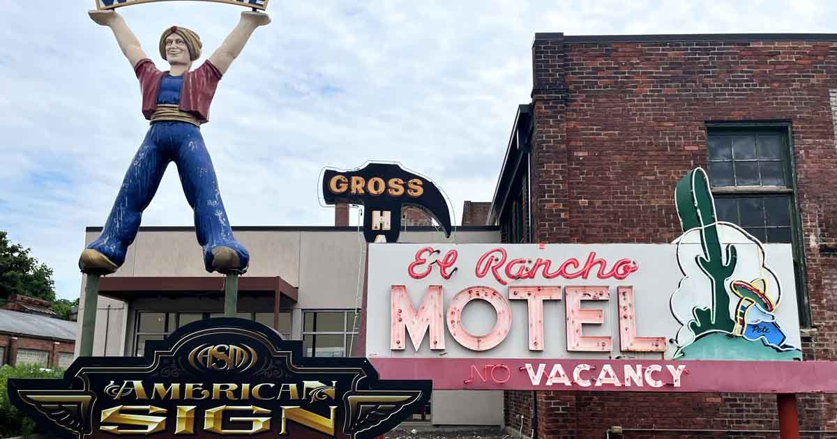 This Wonderfully Weird Ohio Museum Is Filled With Thousands Of Glowing ...