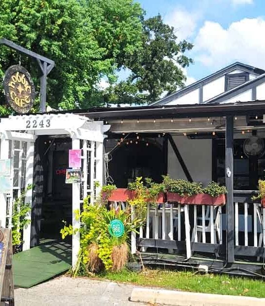 hobbit themed texas restaurant ftr