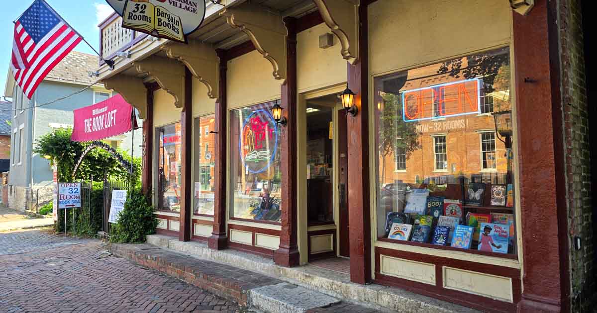 You Could Spend Hours In This Sprawling Ohio Bookstore Without Breaking ...