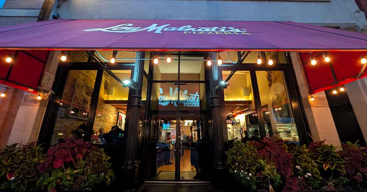 This Iconic Illinois Pizzeria Has Been Perfecting Its Buttercrust Since ...