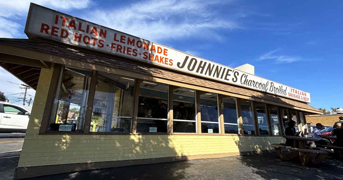 The Little Illinois Stand With The Big Reputation That Foodies Can't ...