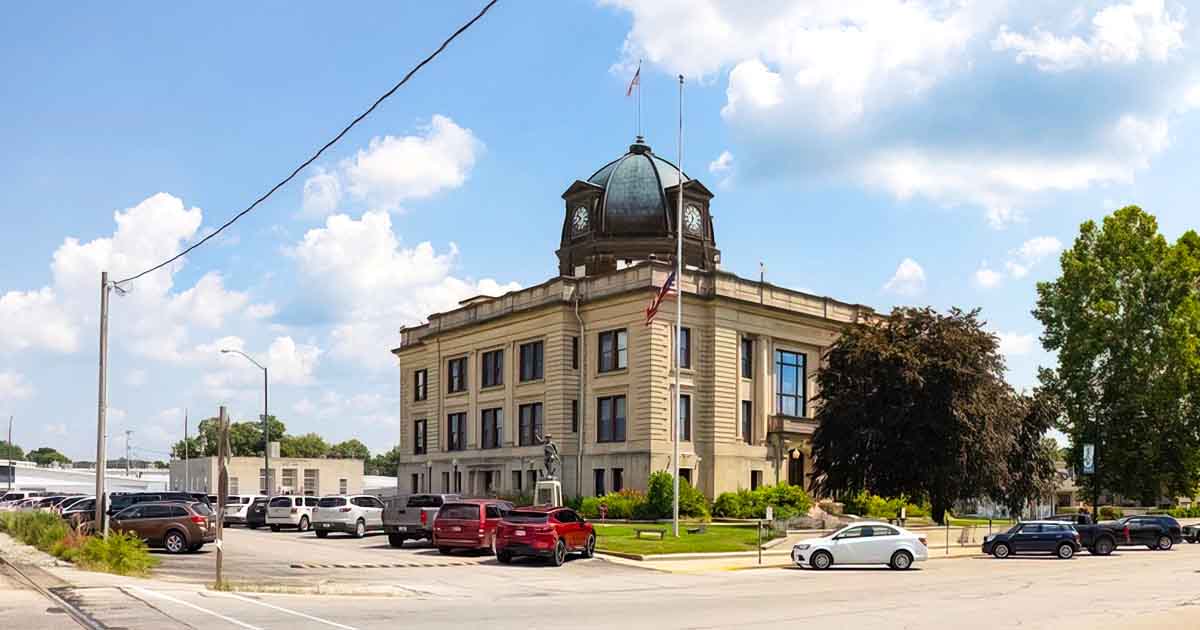 The Stunning Natural Wonder Hiding In This Tiny Indiana Town Will Amaze You