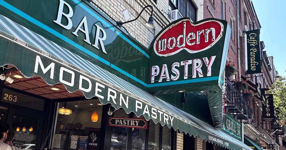 This Legendary Bakery In Massachusetts Has Been Filling Cannoli To ...