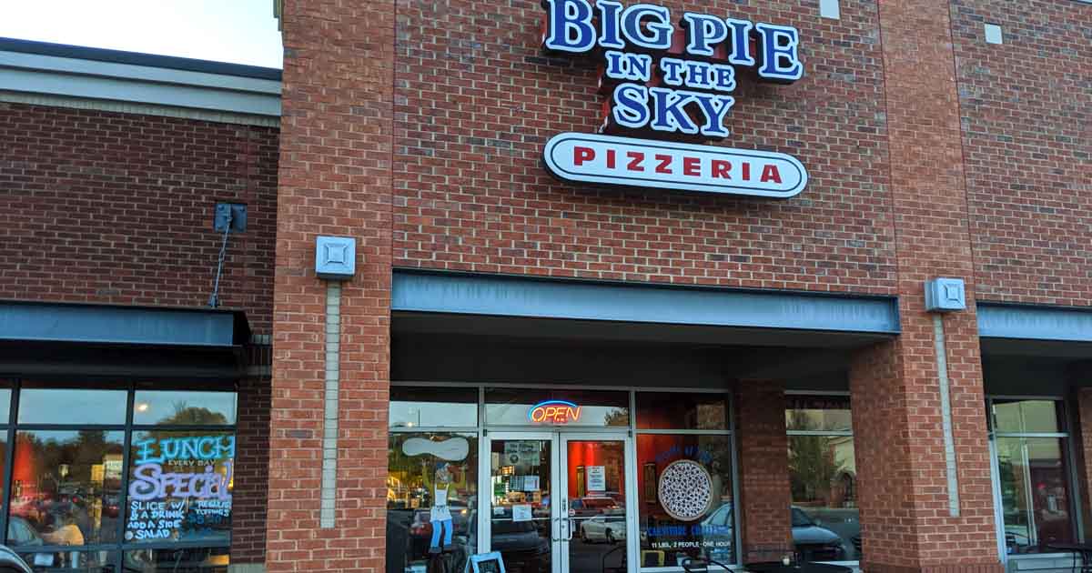 This Legendary Georgia Pizzeria Serves 30-Inch Pizzas That Will Blow ...