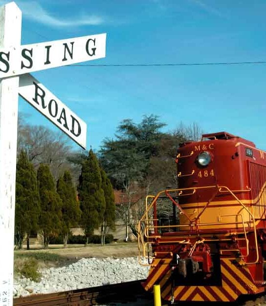 Most People Don’t Know About This Magical Train Ride Hiding In Alabama