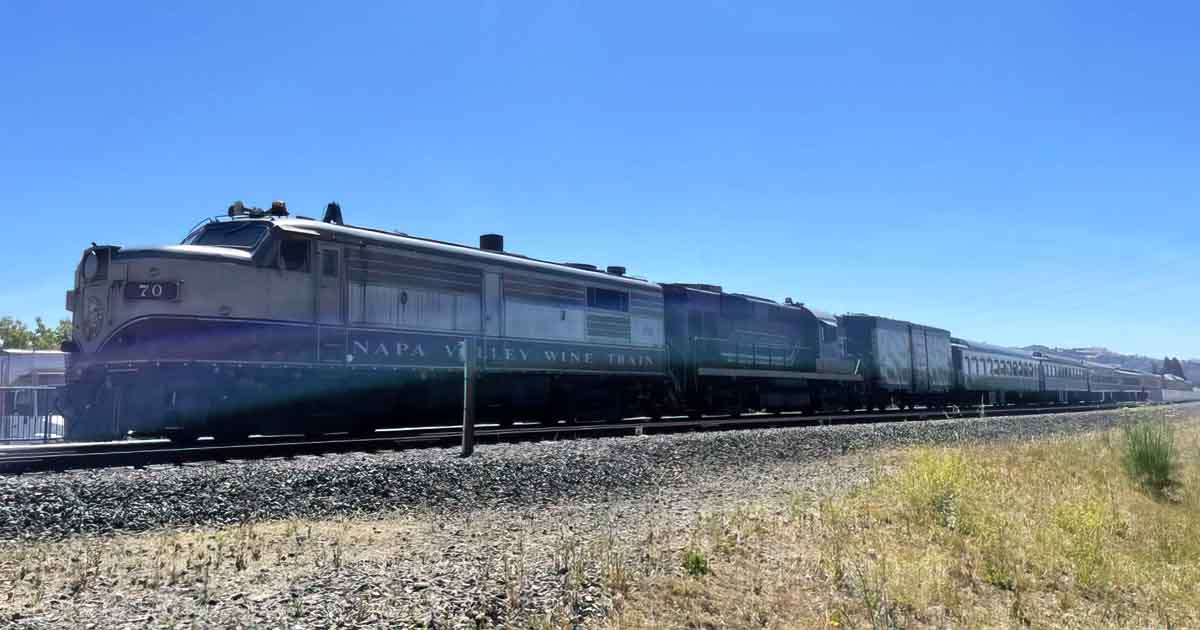 There's A Mystery-Themed Dinner Train In California And It's Everything ...