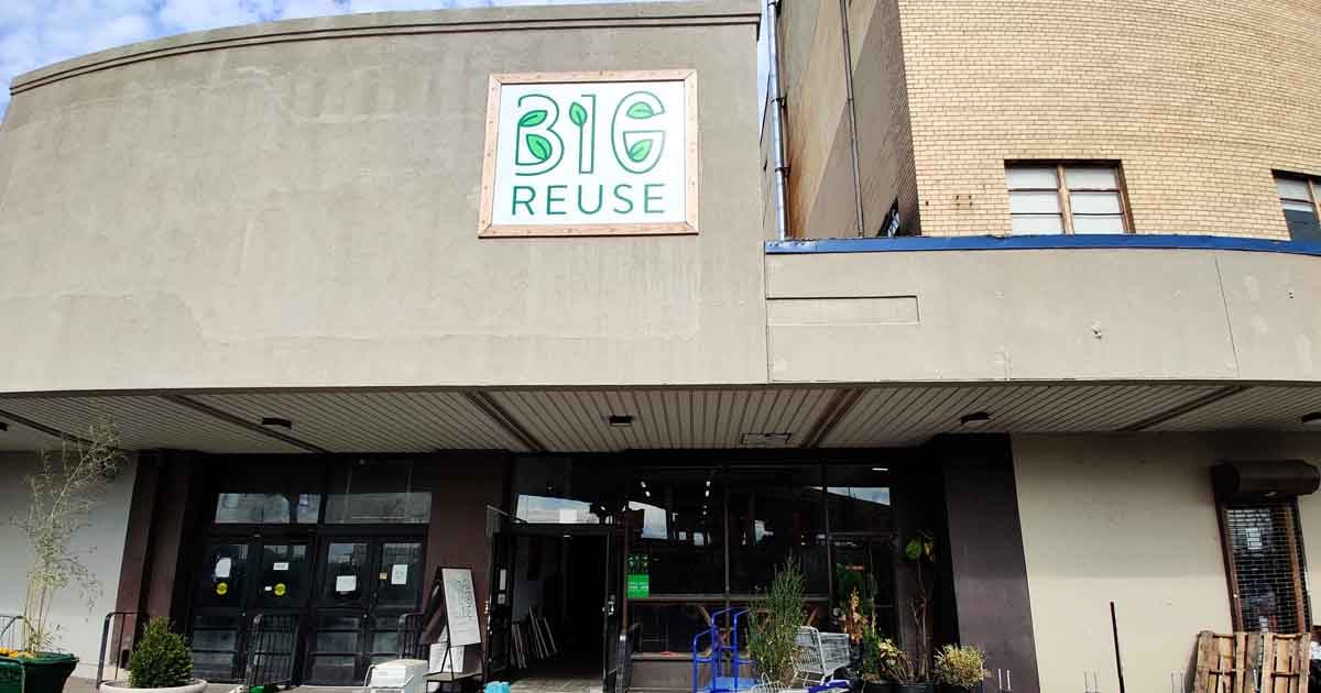 The Enormous Thrift Store In New York Bargain Hunters Say Takes All Day ...
