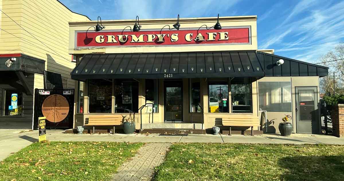 Most People Don't Know This Small Ohio Diner Serves The State's Best ...
