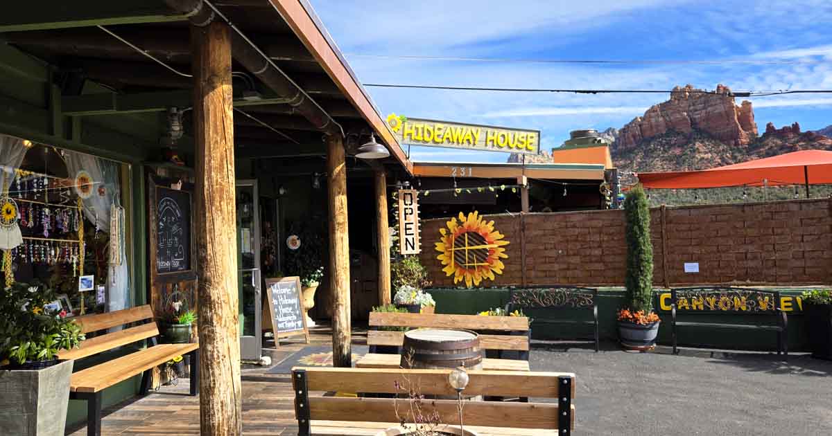 The Old-Fashioned Restaurant That Blends Right Into Arizona's Red Rocks