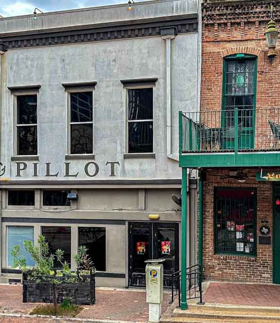 oldest bar texas ftr