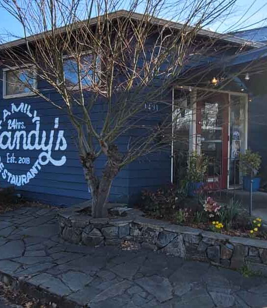 oregon eatery biscuits gravy ftr