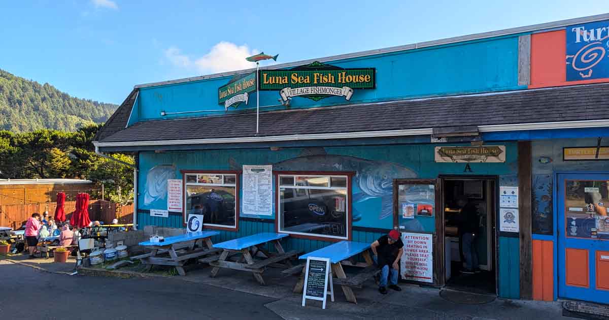 This Funky Little Oregon Restaurant Is A Seafood Lover's Dream Come True