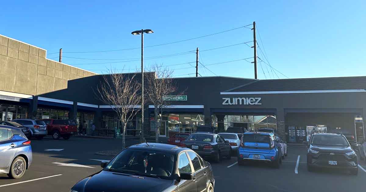 The Enormous Outlet Mall In Oregon Where Smart Shoppers Stretch $85 Easily
