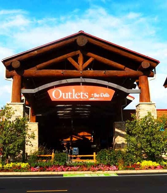 outlet mall shoppers wisconsin ftr