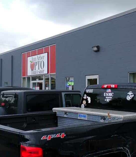 oversized michigan thrift bargains ftr