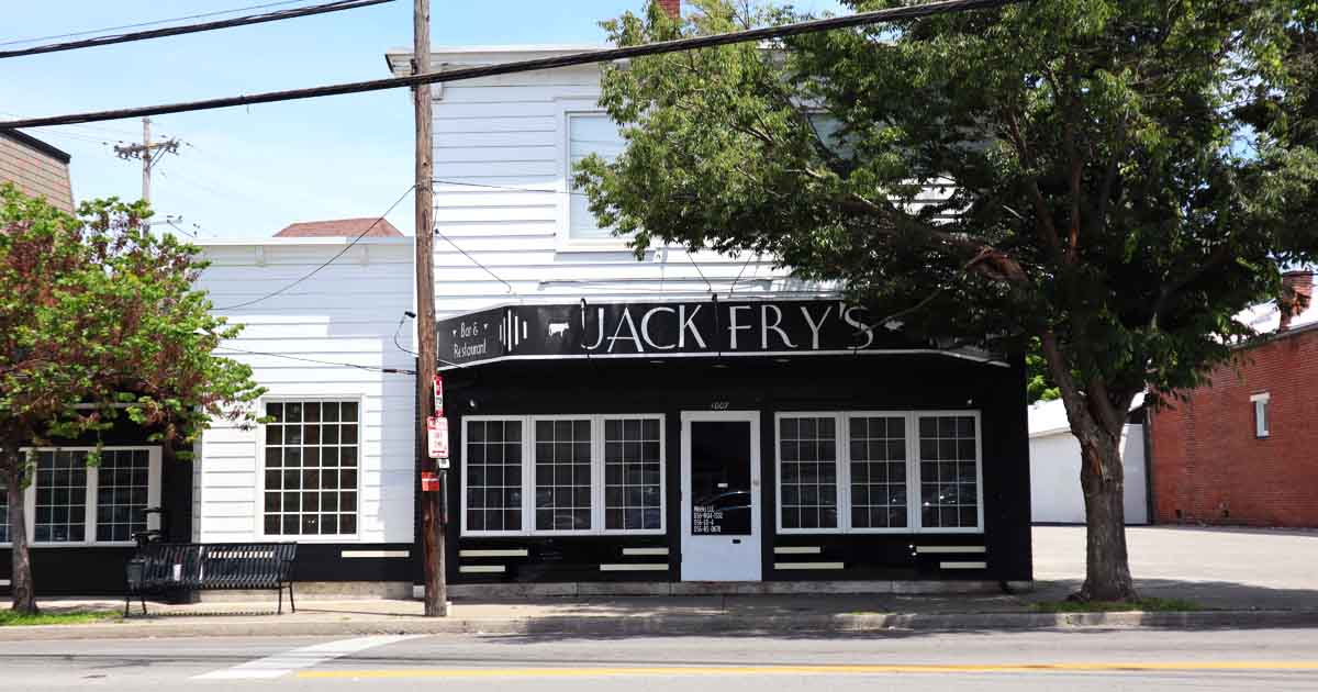 Dine Surrounded By Historic Photographs And Live Jazz At This Iconic ...