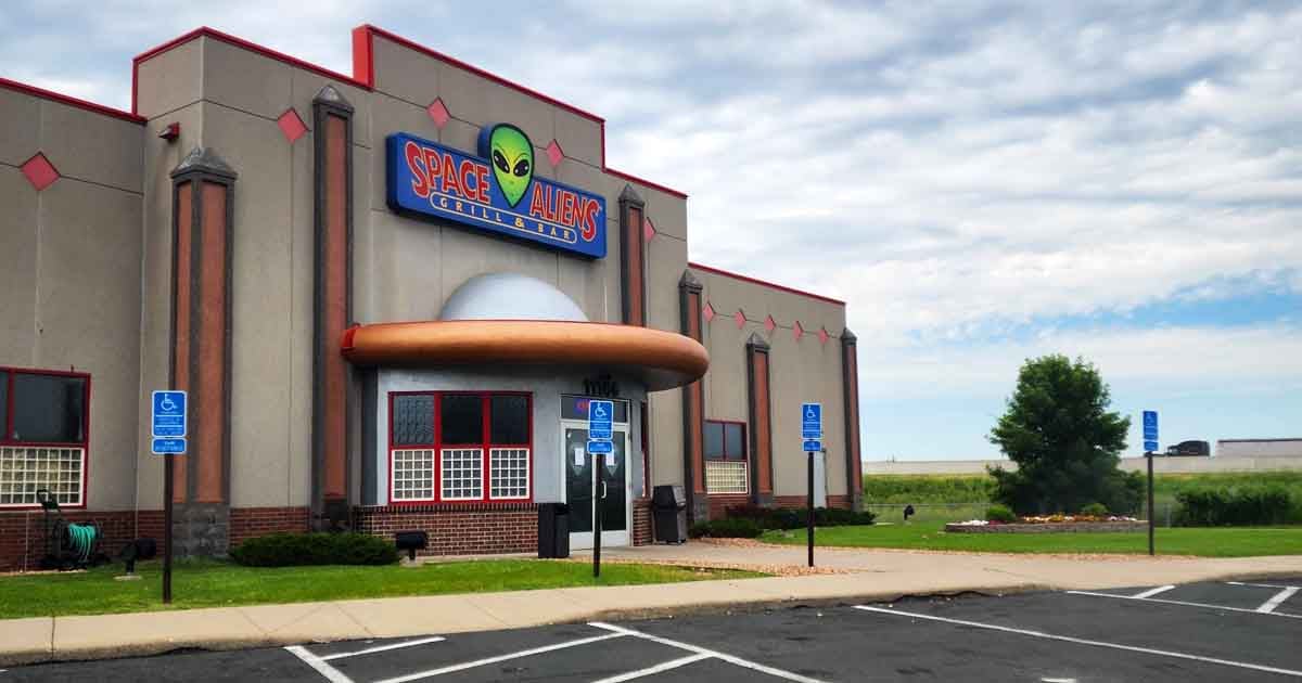 You Won't Believe This Bizarre Alien-Themed Restaurant Exists In Minnesota