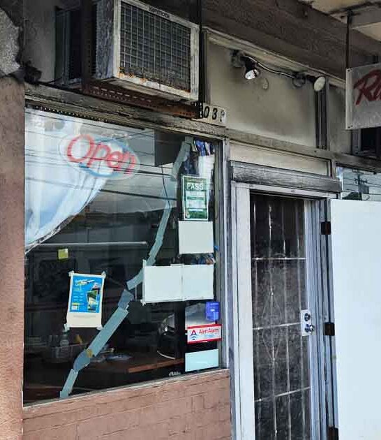 restaurants hawaii hole wall ftr