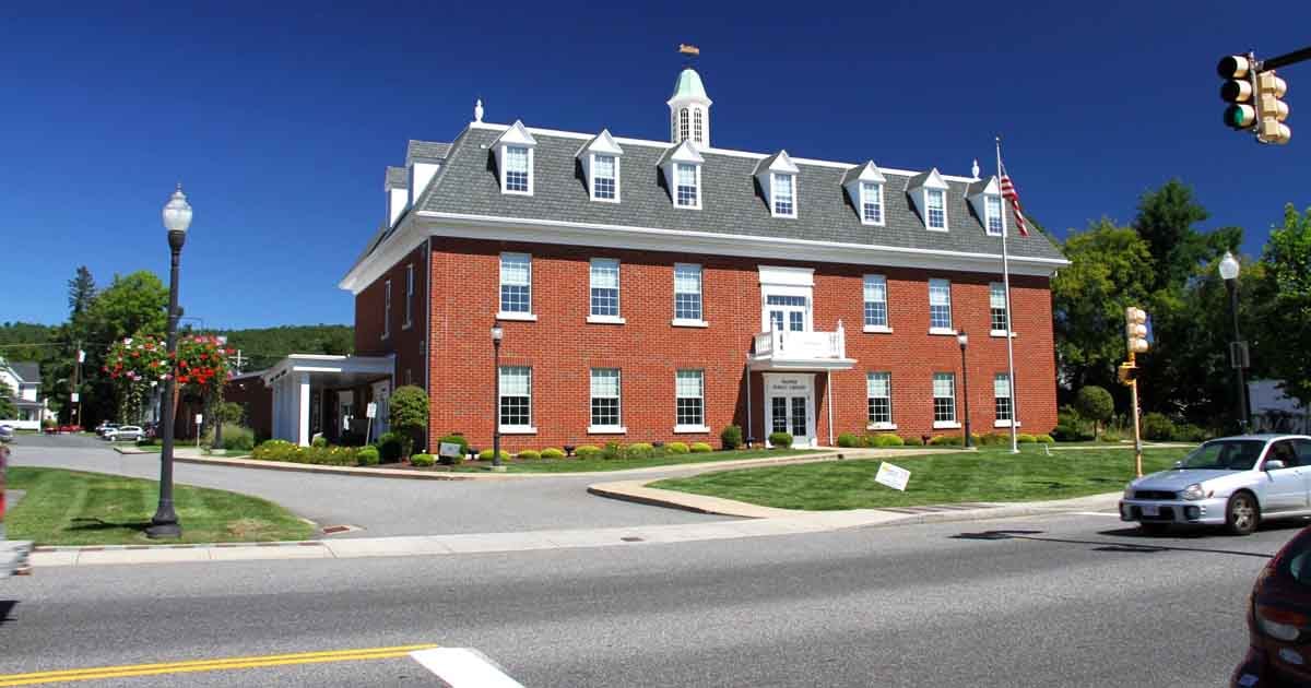 10 Charming Small Towns In Massachusetts That Feel Frozen In Time