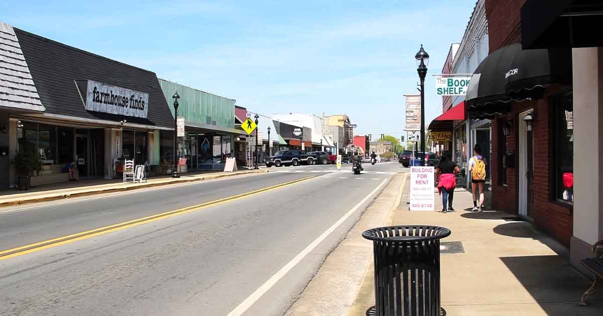 The Stunning Natural Wonder Hiding In This Tiny Alabama Town Will Amaze You
