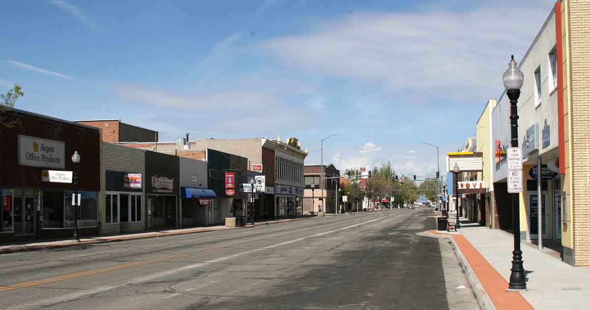 7 Postcard-Worthy Towns In Colorado Where Living Comfortably Still ...