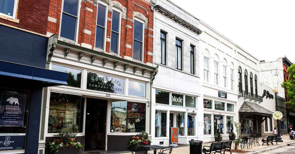 The Charming Small Town In Georgia Where Life Moves A Little Slower