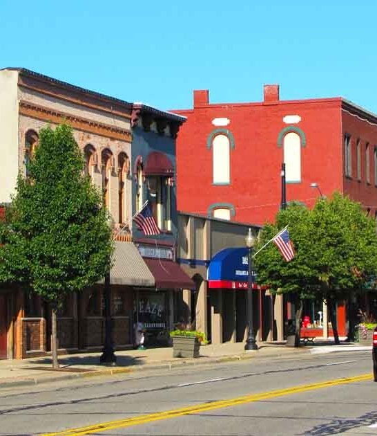 This Postcard-Worthy Town In Michigan Is The Perfect Escape From The Daily Grind