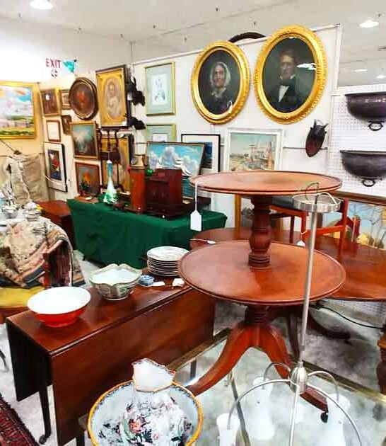 People Drive From All Over Georgia To Score Incredible Deals At This Massive Antique Store