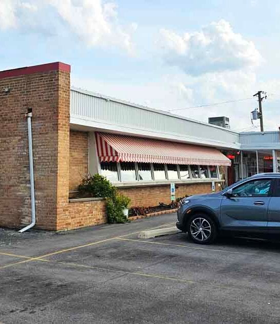 unassuming chicken illinois restaurant ftr