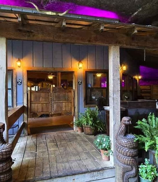 This Beautifully Bizarre Alabama Restaurant Is Like Nowhere Else On Earth