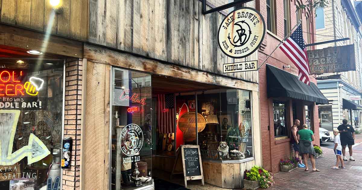 This Eccentric Dive Bar In Virginia Serves Some Of The Most Creative ...