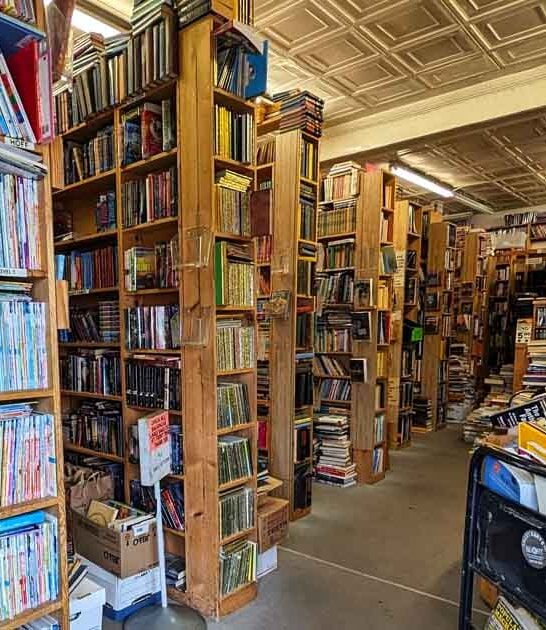 washington sprawling bookstore hours ftr