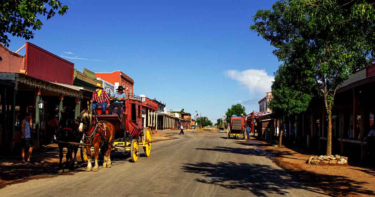 This Charming Arizona Town Will Transport You Back To The Wild West