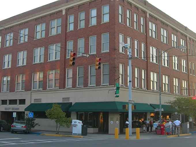 That iconic building has been guiding hungry travelers to exceptional food for over a century now.