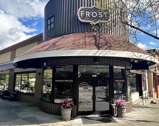 That storefront isn't just inviting you in, it's practically begging you to abandon your diet for the day.