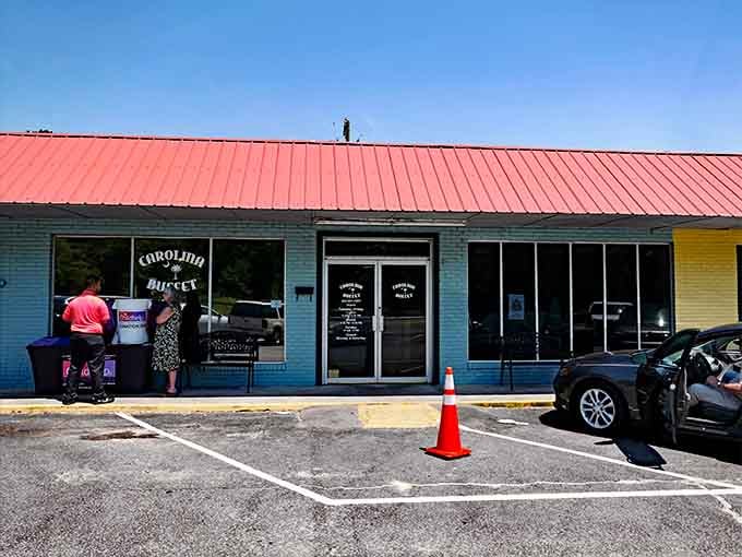 That distinctive red roof signals good things ahead, like a beacon for hungry souls seeking Southern comfort.