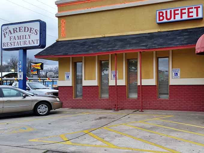 That yellow exterior isn't just cheerful, it's practically radiating the promise of unlimited seconds and thirds.