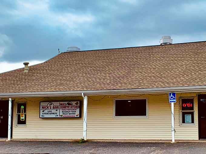 That unassuming yellow building holds more crispy, golden secrets than a CIA vault full of fried chicken recipes.