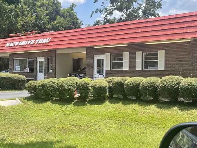 That red roof has been calling hungry drivers off North Main Street for decades, and it still works.