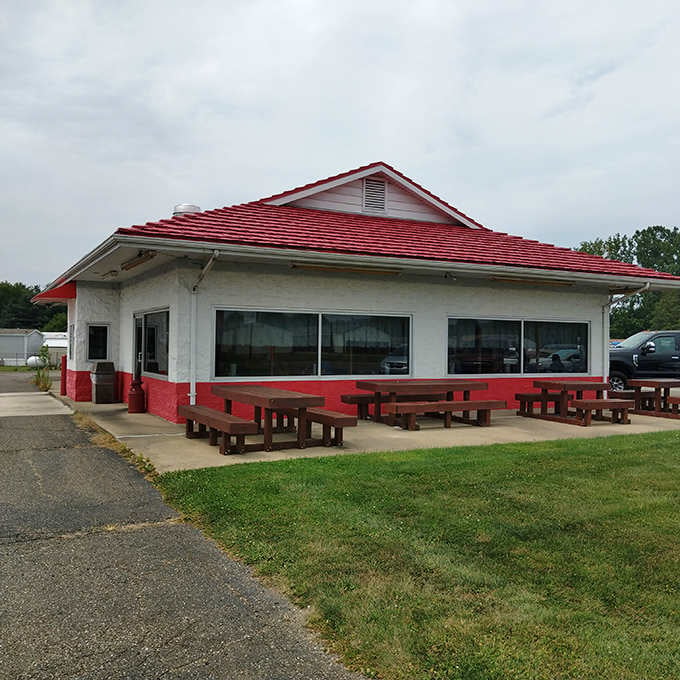 That bright red roof isn't just catching your eye, it's basically sending up a flare signal for hungry travelers.