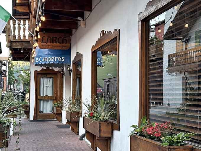 The entrance whispers "come in" while the aroma of fresh pasta practically drags you through the door by your collar.