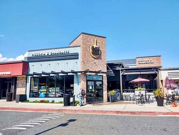 Box Hill Pizzeria and Crab Cakes stands ready to solve your impossible choice between Italian and seafood cravings.