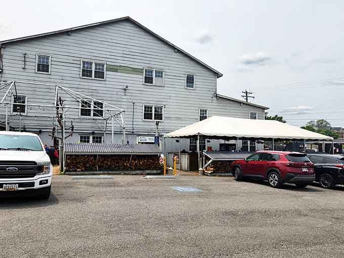 The unassuming exterior hides a smoky treasure trove that'll make your taste buds stand up and cheer.