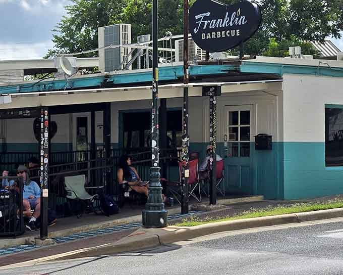 That turquoise exterior isn't just paint, it's a beacon calling barbecue lovers from across the globe.