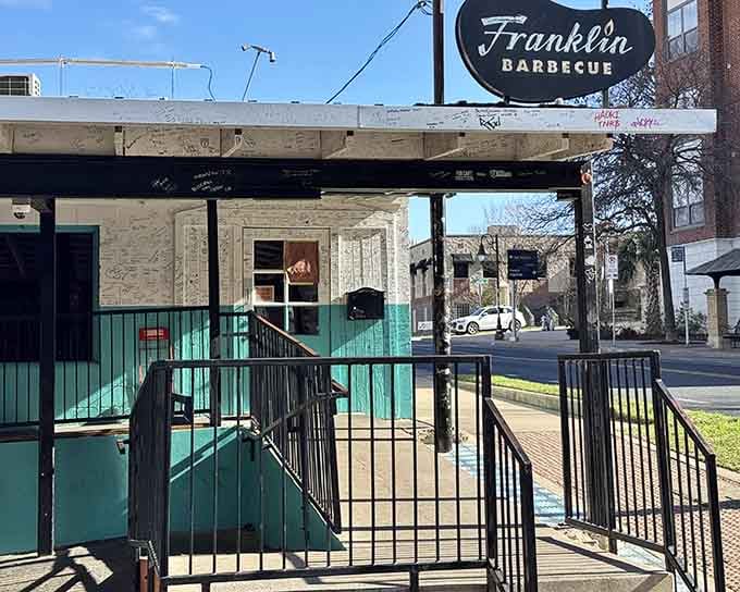 That turquoise exterior isn't just paint, it's a beacon calling barbecue lovers from across the globe.