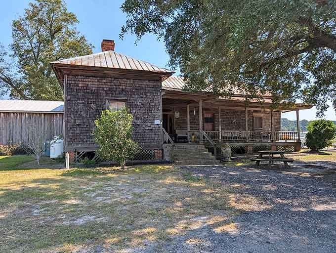 This weathered beauty has been serving up smoky salvation to barbecue pilgrims for generations of hungry South Carolinians.