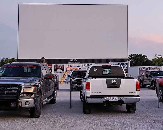 Cars lined up like eager theatergoers, headlights dimmed, ready for the show to begin under open skies.